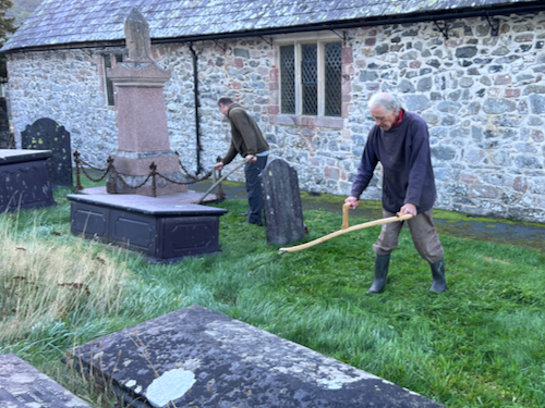 Churchyard Biodiversity – caruconwy.com